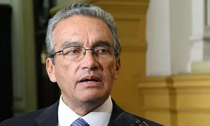 Alejandro Aguinaga: Úrsula Letona incurrió en "excesos verbales"