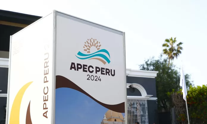 Gobierno implementa clases virtuales y teletrabajo por APEC