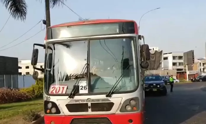 Bus del Corredor Rojo es atacado a balazos en Ate