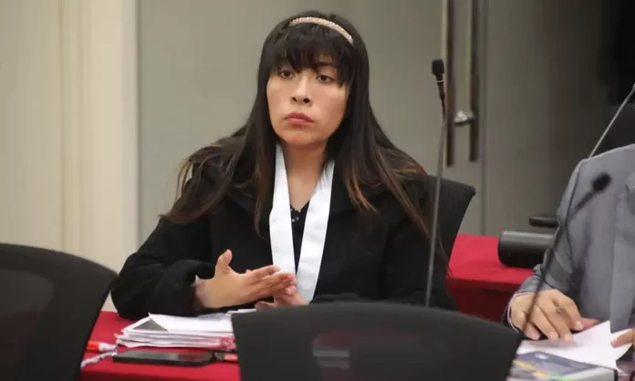 Betssy Chávez enfrentaría orden por inasistencias al juicio