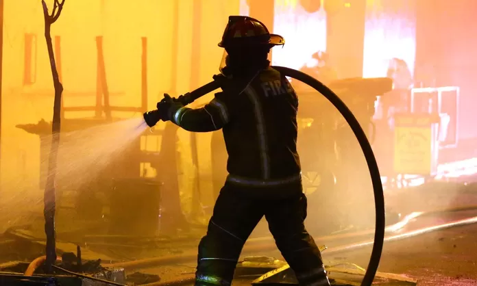 Año Nuevo: Bomberos atendieron incendios en Lima