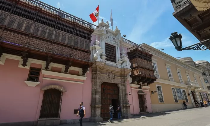 Cancillería informa que no designará embajadores políticos en las ...