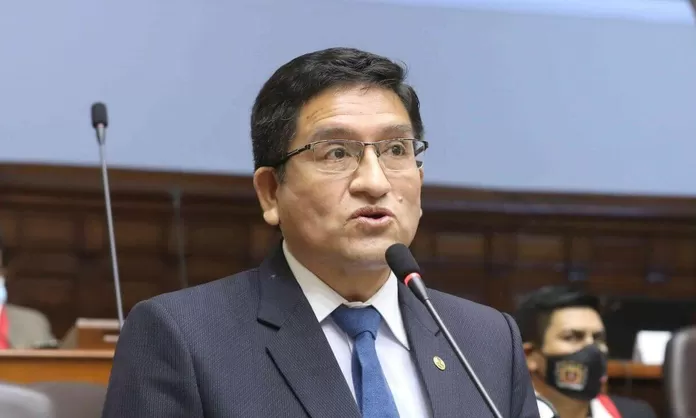 Congresista Elías Varas presentó su renuncia irrevocable a la bancada ...