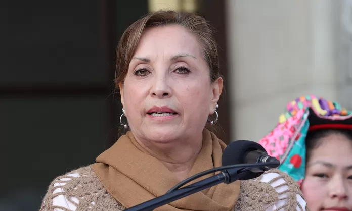 Dina Boluarte: Fiscalía incautó aretes de oro que compró...