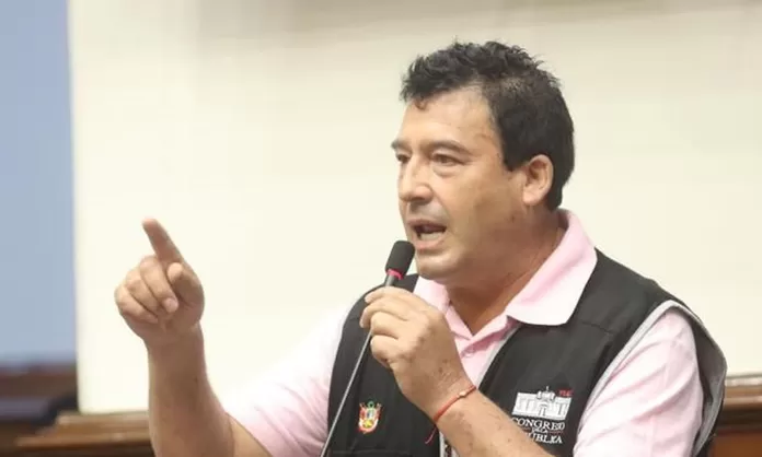 Congresista Martínez defiende a su colega María Cordero