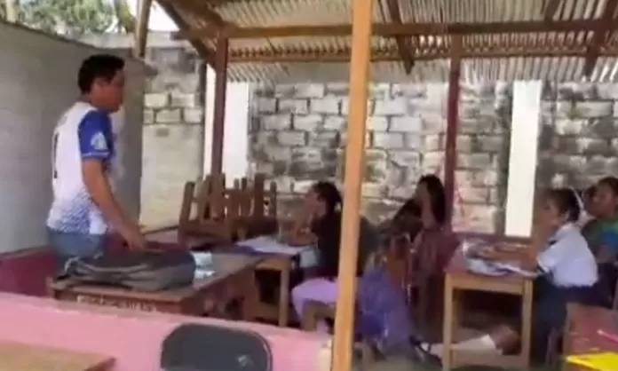 Tarapoto: Escolares reciben clases en aula improvisada