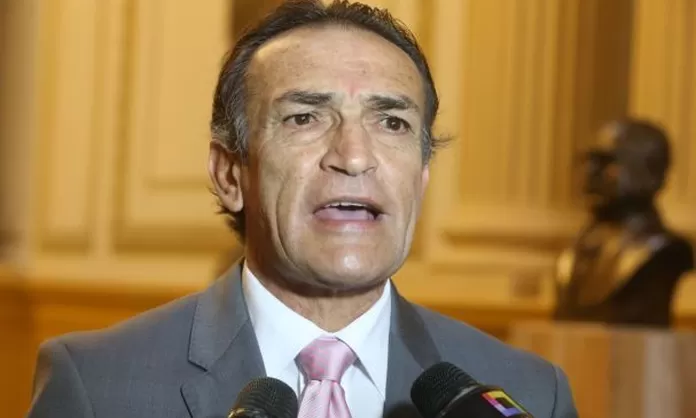 Héctor Becerril a Mauricio Mulder: "El Apra sin Alan García no es nada"
