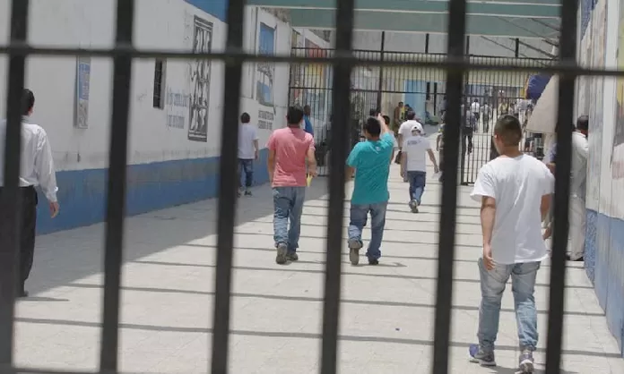 Imágenes De Piscina En Penal De Lurigancho Son De Hace Años Dice