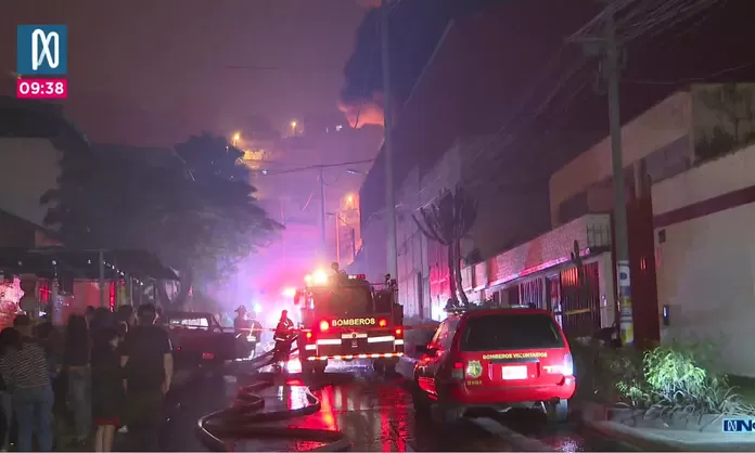 San Juan de Lurigancho: Incendio arrasa fábrica en Navidad