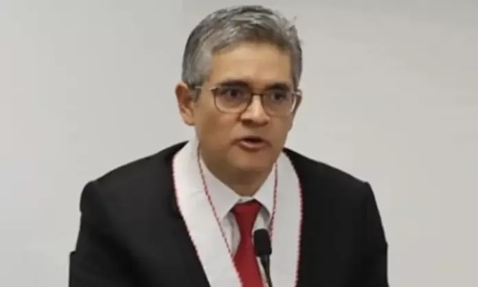 José Domingo Pérez es suspendido por seis meses