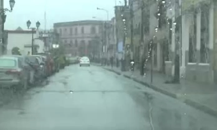 Varios distritos de Lima y Callao amanecen con intensa llovizna