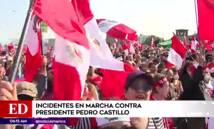 Miles de personas marcharon contra el presidente Castillo