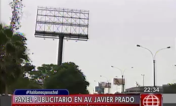 Panel publicitario en la avenida Javier Prado es un riesgo para vehículos