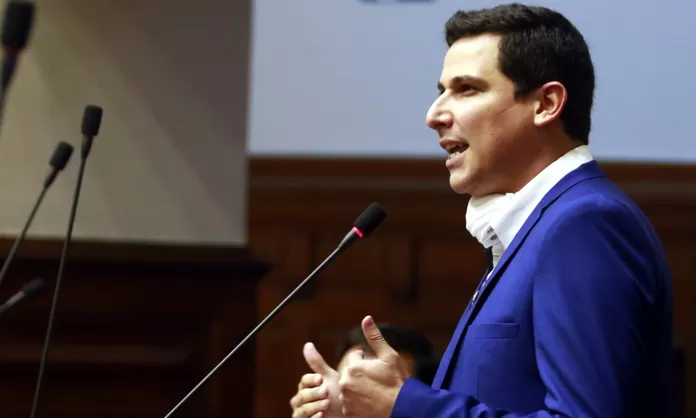 PJ: Declara reo contumaz a César Combina