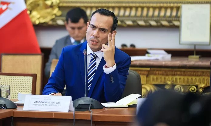 Presidente Jerí asegura que no renunciará tras críticas por reuniones ...