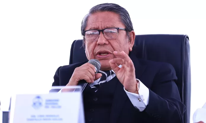 Ciro Castillo niega cargos y afirma que fue hospitalizado