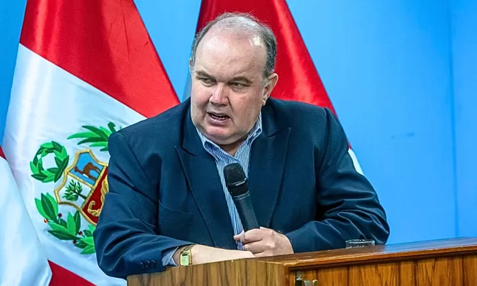 López Aliaga exige salida del ministro Tiburcio y jefe PNP