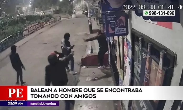 San Juan De Lurigancho Balean A Hombre Que Se Encontraba Tomando Con