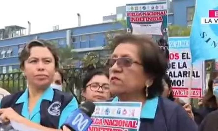 Trabajadores de EsSalud anuncian huelga indefinida