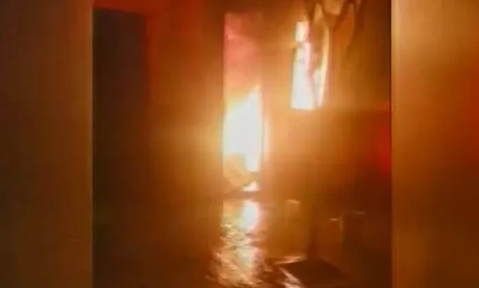 La Victoria: cinco muertos en incendio de casona