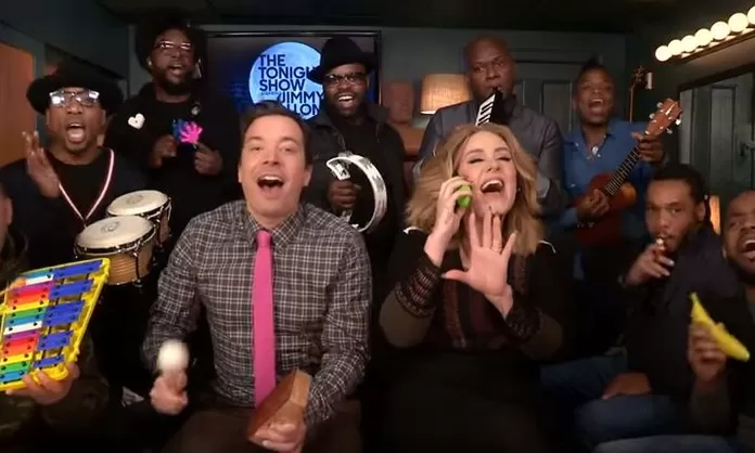 Adele interpreta 'Hello' en programa de Jimmy Fallon junto a una ...