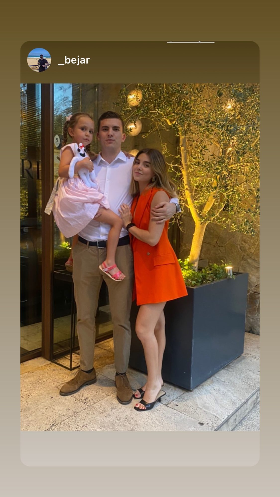 Alex Béjar regresó a España y protagonizó tierna reunión familiar ...