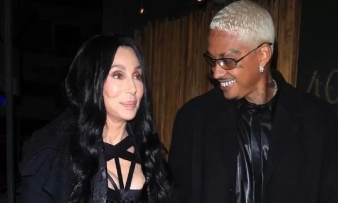 Cher confiesa sobre romance con hombre 40 años menor: "Nos besamos como ...