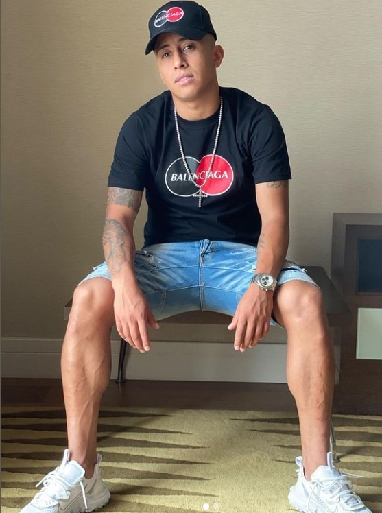 Christian Cueva se arrodilló en la tumba de su abuelo - América Noticias