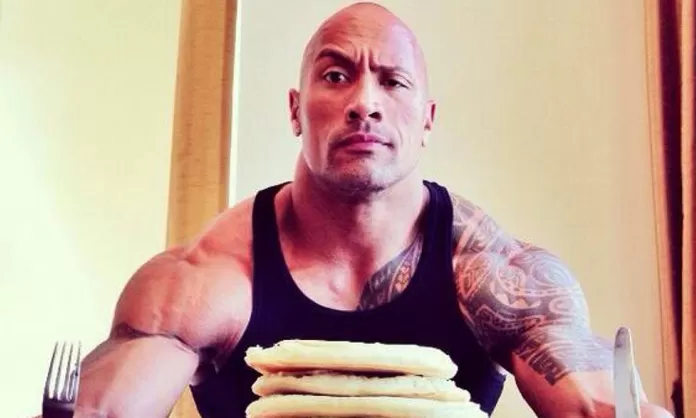 Dwayne Johnson lleva su propia comida cuando sale a cenar a restaurantes