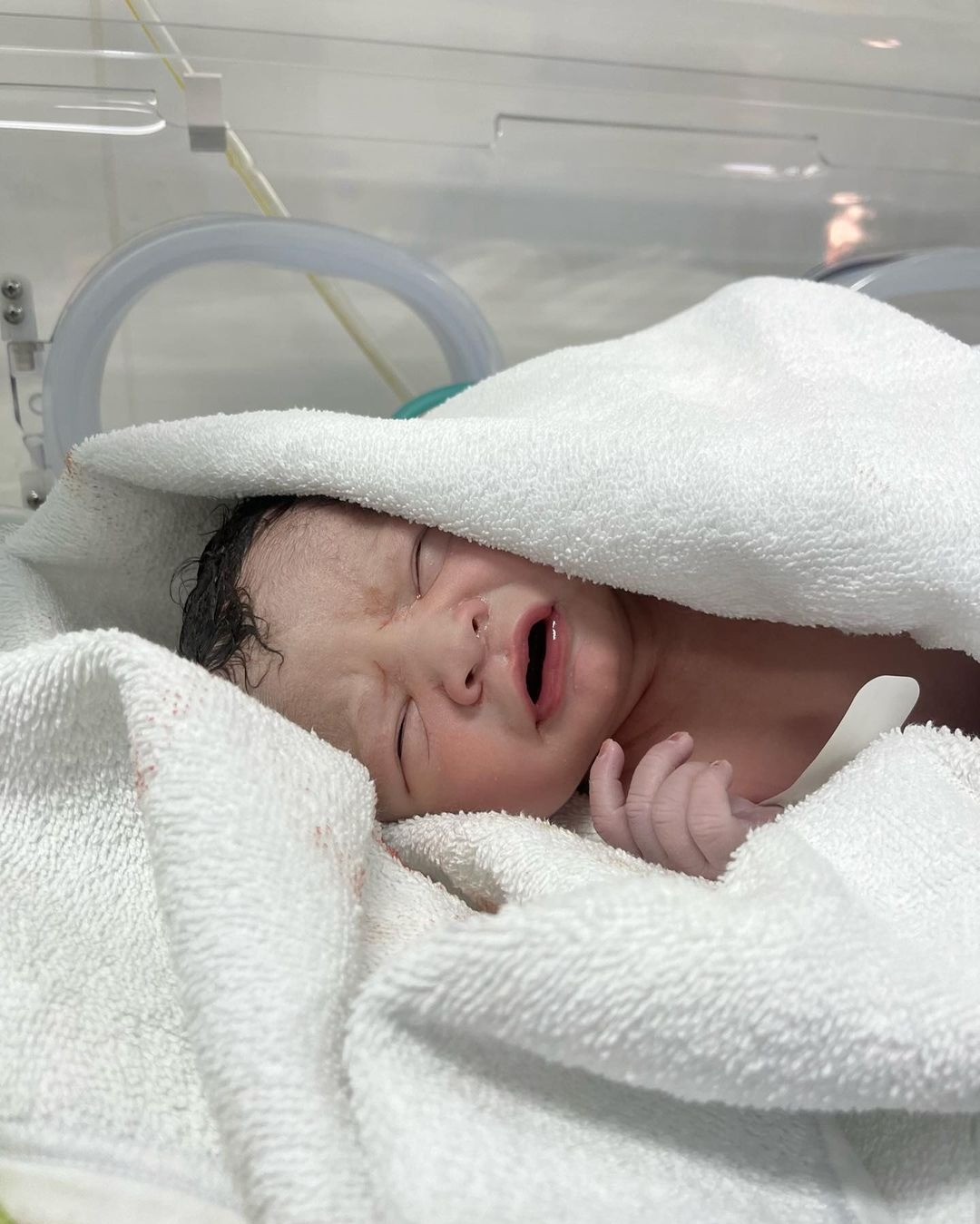 ¡Gran momento! Doris Fundichely presentó a su hija recién nacida en ...