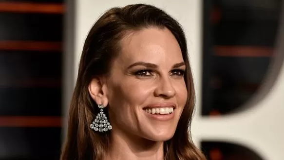 Hilary Swank anunció que está embarazada de mellizos a sus 48 años - América Noticias