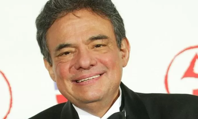 José José: Gilberto Santa Rosa se despidió del cantante en su velorio ...