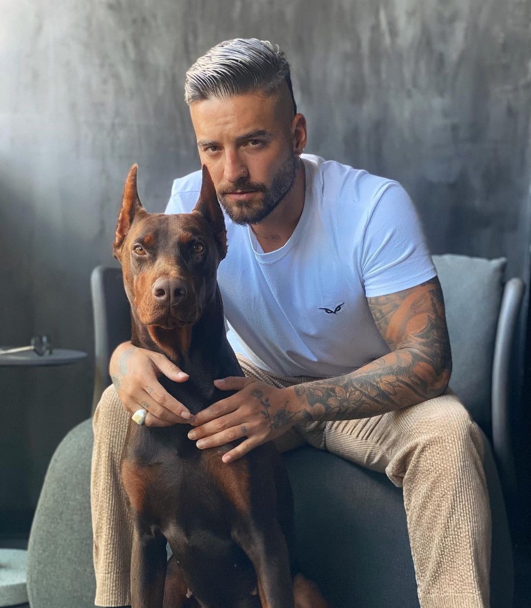 Maluma fue atacado por su perro dóberman y así quedó su rostro