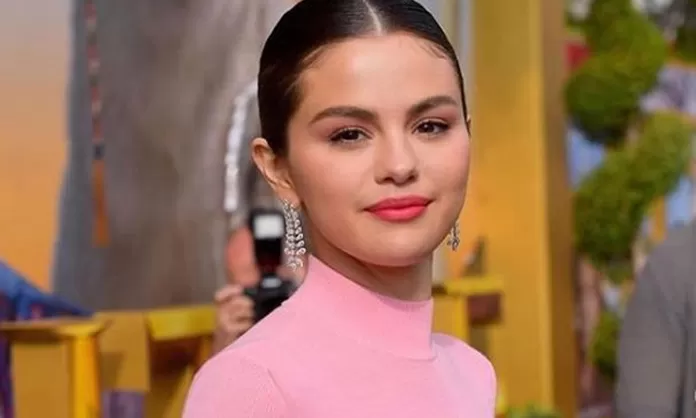 Selena Gómez y su look inspirado en los años 70’s