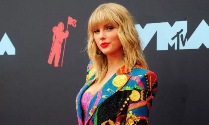 Taylor Swift deja Sony y firma en exclusiva con Universal Music