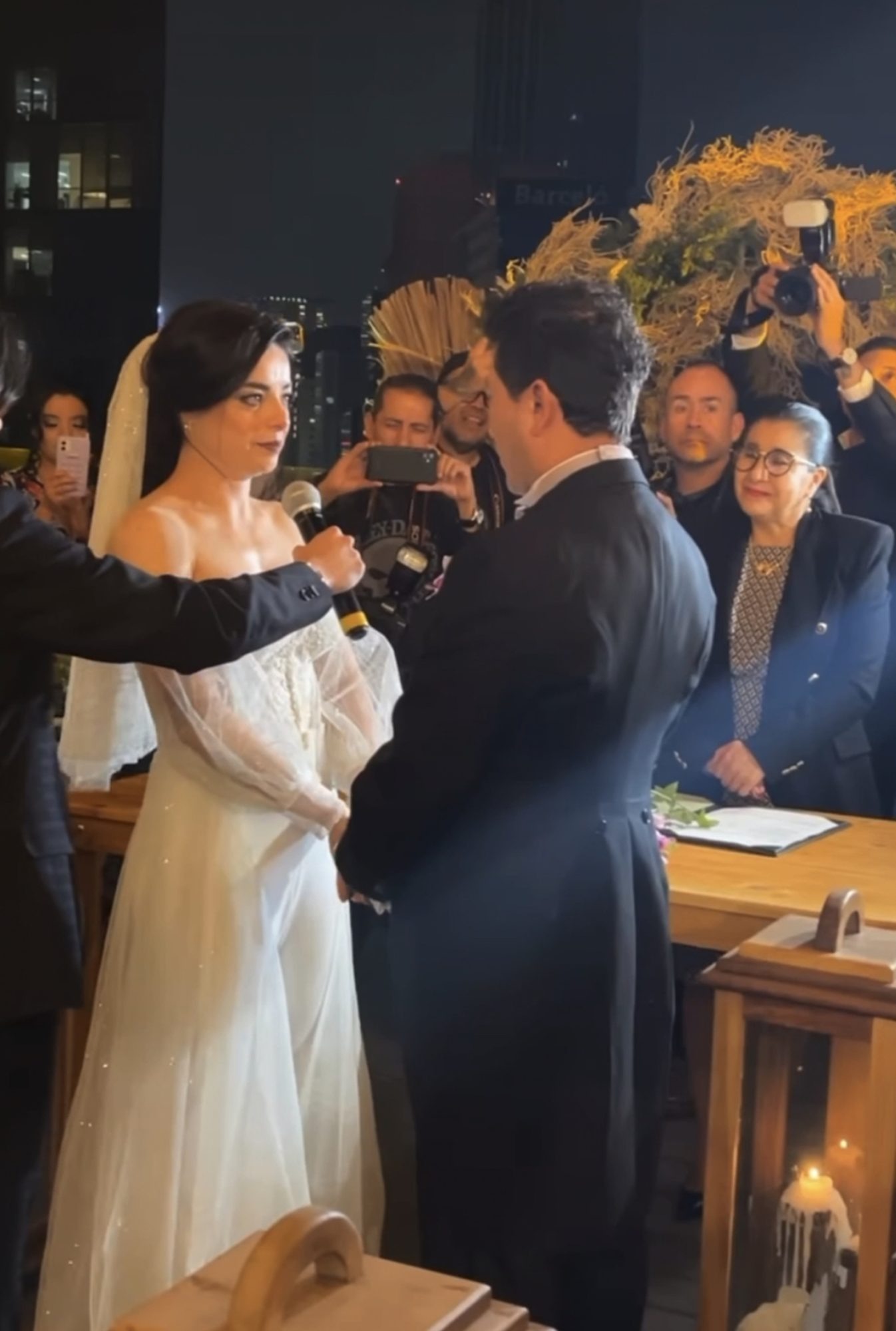 Violeta Isfel: Las imágenes de su emotiva boda civil con Raúl Bernal - América Noticias