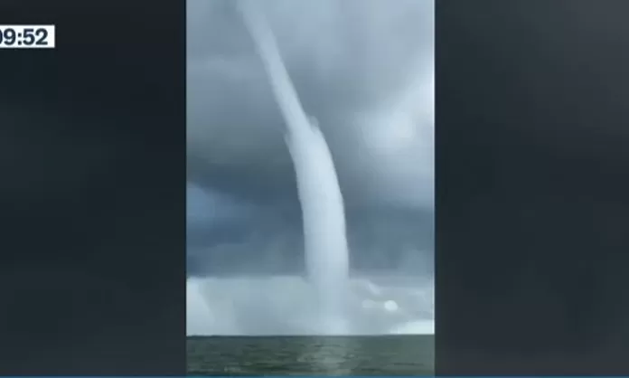 Brasil: Impresionante tromba marina se formó en laguna
