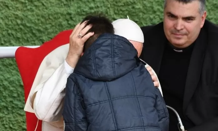 Francisco consoló a un niño que preguntó si su padre ateo estaba en el cielo - América Noticias
