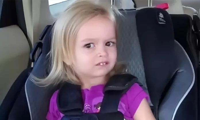 Side Eyeing Chloe: Mamá se arrepiente del meme de su hija