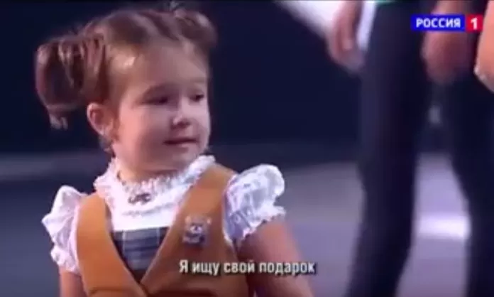YouTube: niña rusa multilingüe sorprendió en concurso de talentos