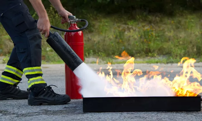 ¿Cómo usar un extintor en caso de incendios?