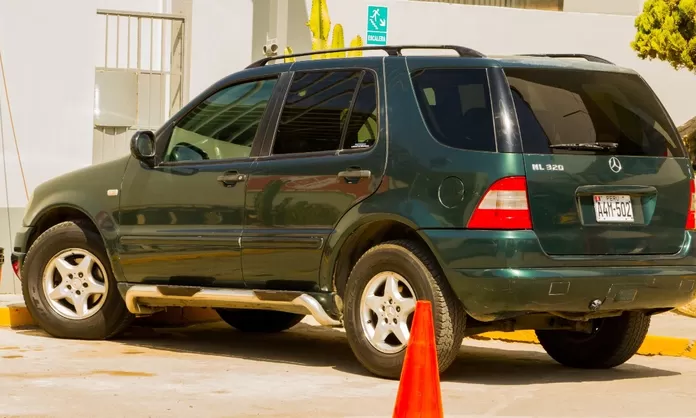 Carros que no necesitan permiso de lunas polarizadas