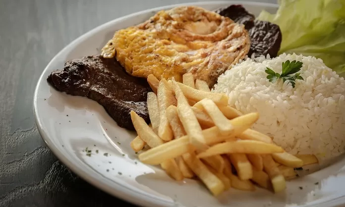 ¿Qué pasa si comes arroz y papa al mismo tiempo?